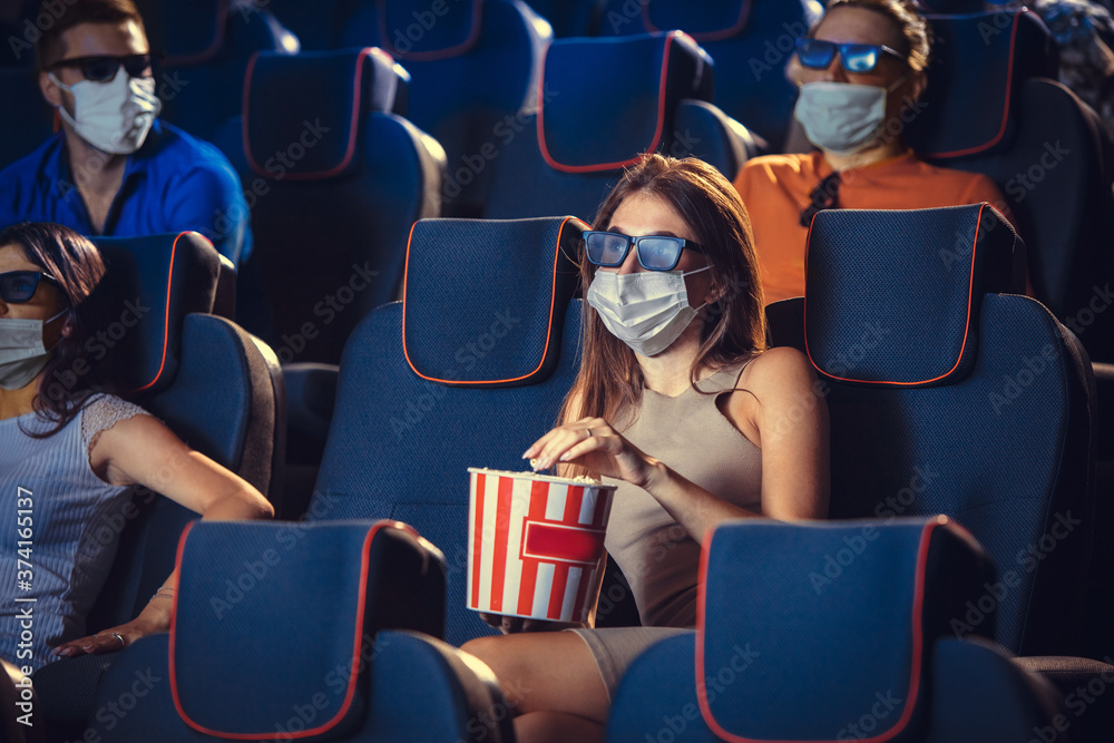 Foto de Cinema, movie theatre during quarantine. Coronavirus pandemic ...