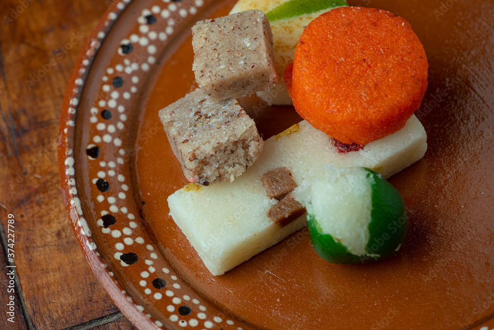 Cocadas dulces mexicanos tradicionales de coco leche y azúcar frutas ...