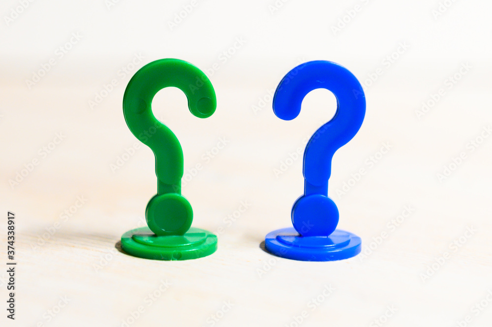 Problem solving and leadership illustrated with play figures in ...