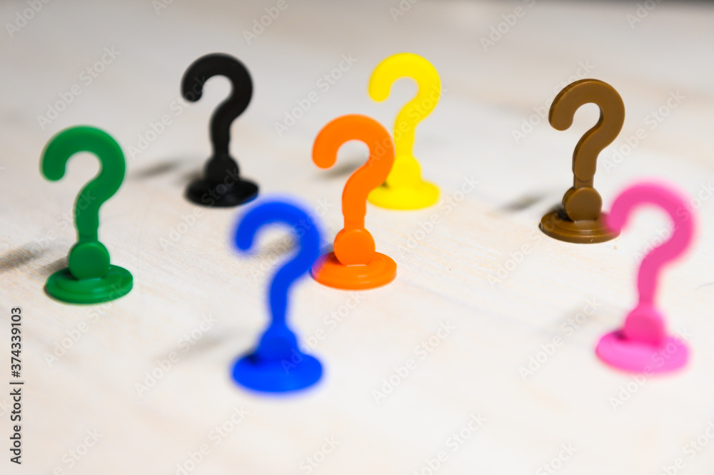 Problem solving and leadership illustrated with play figures in ...