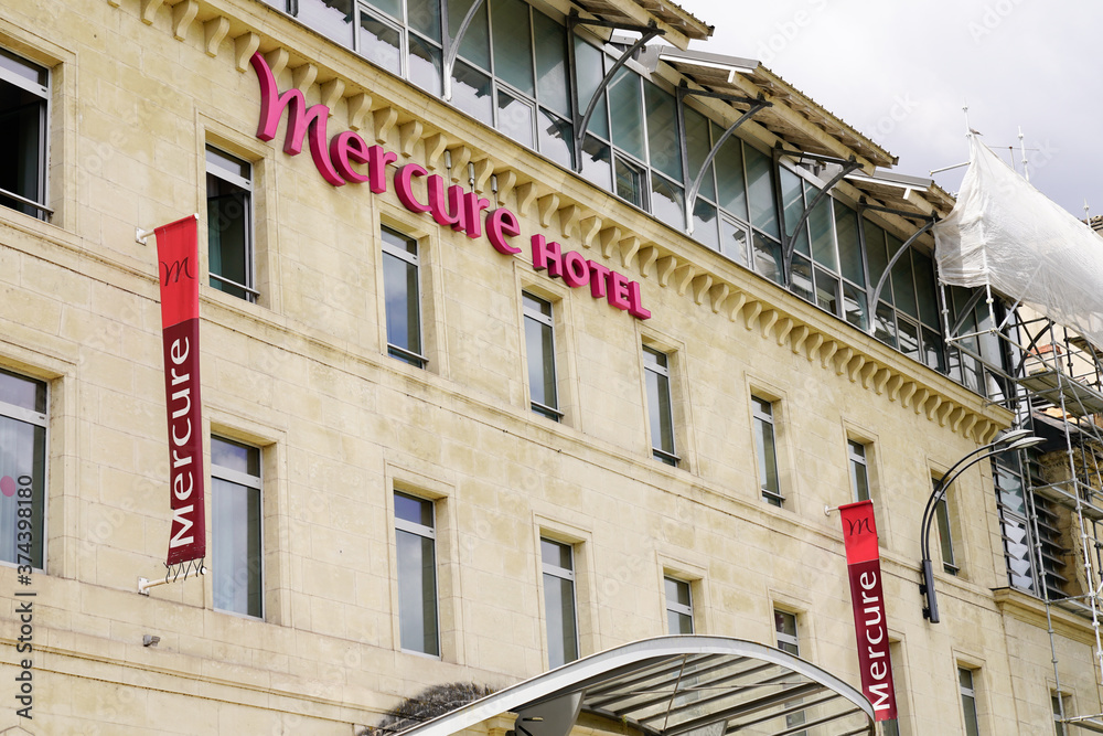 mercure hotel text and sign logo on large building facade in city Stock ...