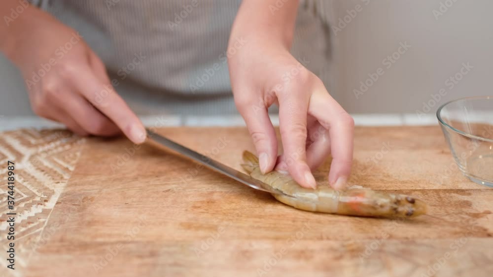 Cleaning Shrimp/prawn procedure by peeling and deveining in 4K. Using a ...