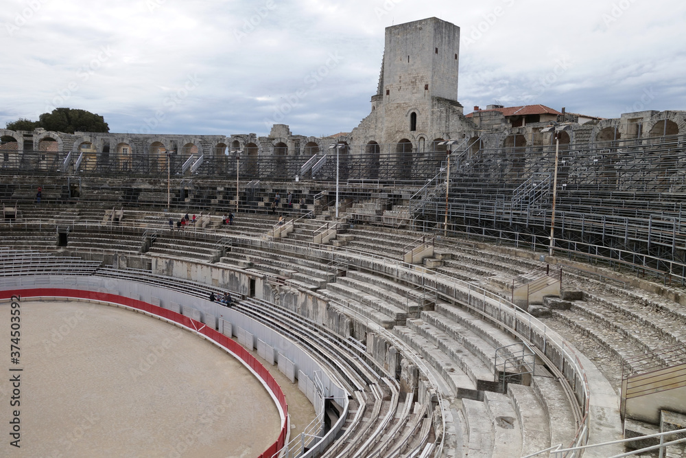 Foto de The Arles Amphitheatre is a Roman amphitheatre in the southern ...