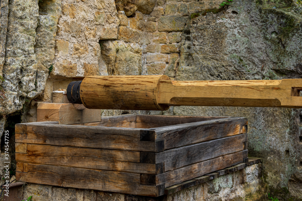 restored oak wood draw-well winch at historic castle ruin Helfenburk u ...
