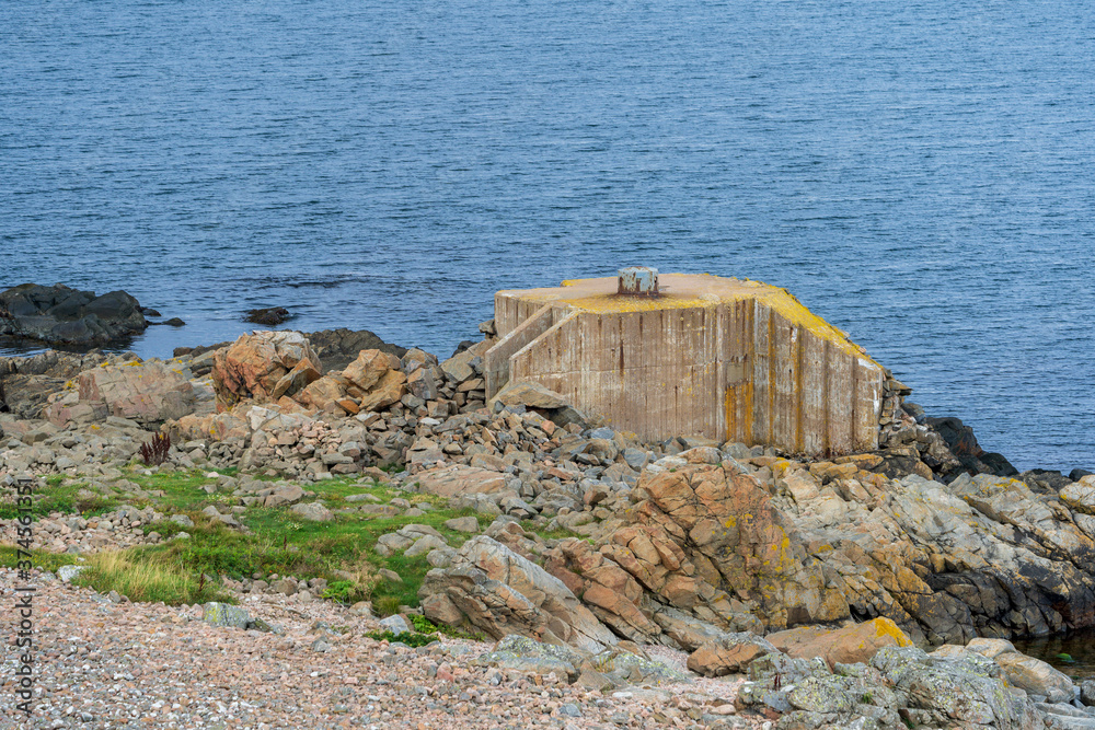 Foto de Concrete bunker or a gun bunker built for defense during the ...