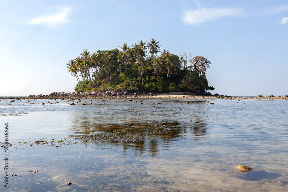 Small island with blue ocean and blue sky background image for nature ...