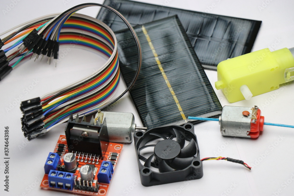Electronic componets kit having solar panels,dual shaft dc motor,dc toy ...