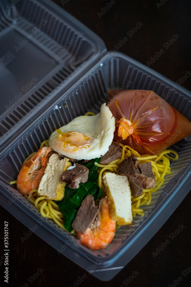 Foto de Mee Bandung Muar in a take out box, a Malaysia delicacy noodle ...