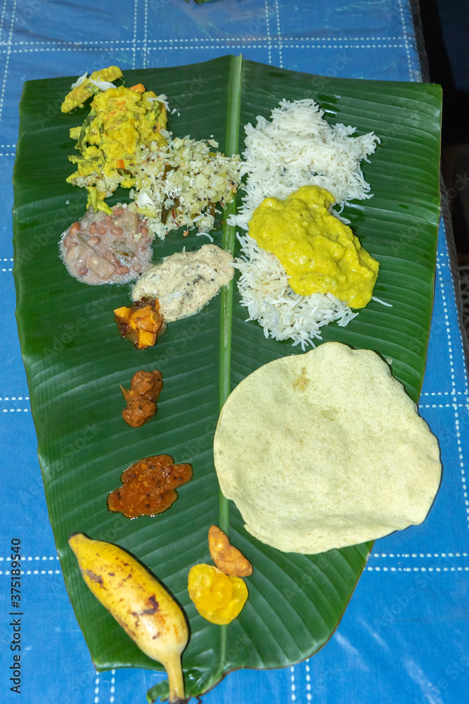 Foto de Traditional Kerala food laid out on a banana leaf during the ...
