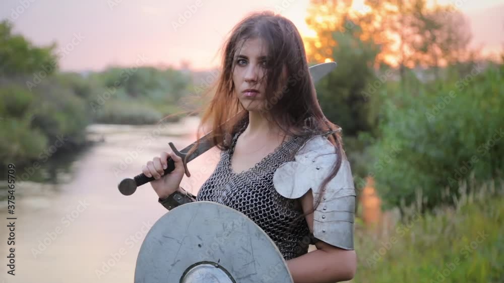 Vidéo Stock Angry medieval woman warrior with combat makeup, disheveled ...