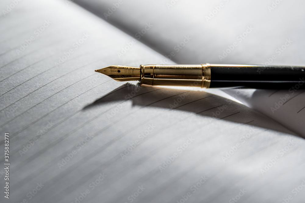 Carta e penna Stock Photo | Adobe Stock