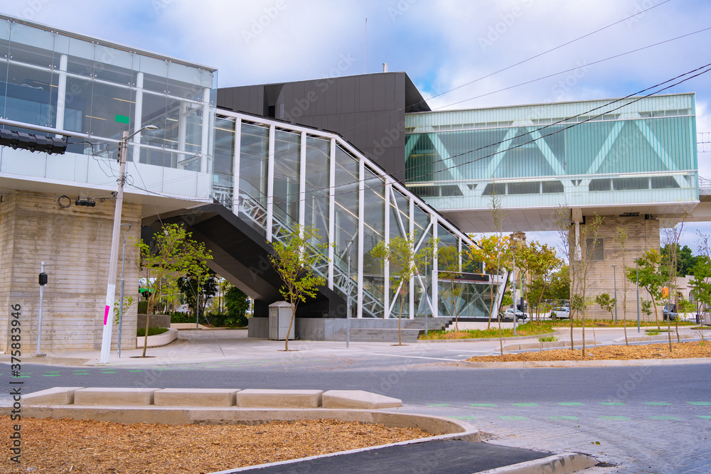 Nueva estación de la línea 3 del tren ligero en el centro de Zapopan ...