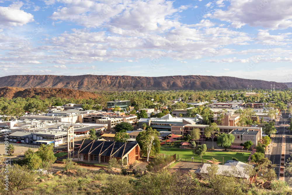 Views of Alice Springs township from Anzac hill. Mountains MacDonnell ...