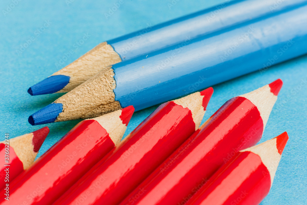 Lapices de color rojos y lapices de color azul Stock Photo | Adobe Stock