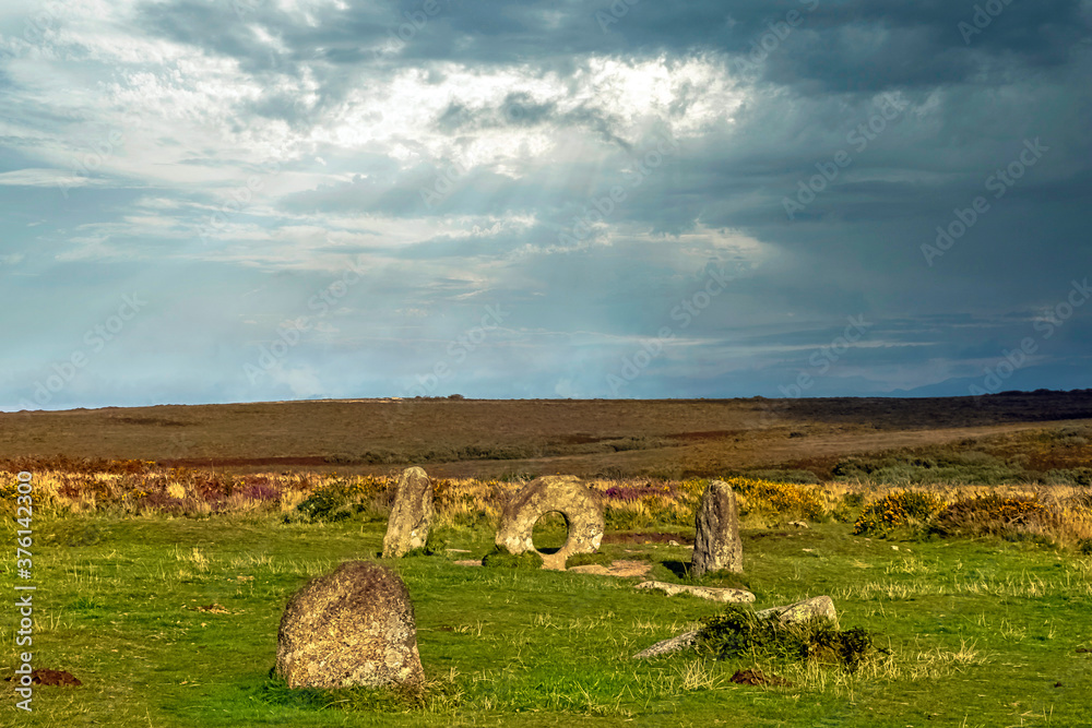 Foto de Men-an-Tol known as Men an Toll or Crick Stone - small ...