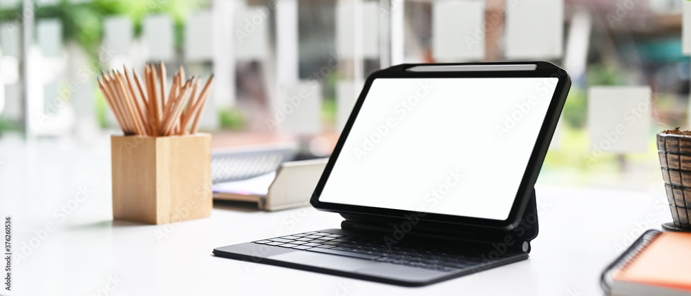 Digital tablet and keyboard case with empty screen on creativity ...