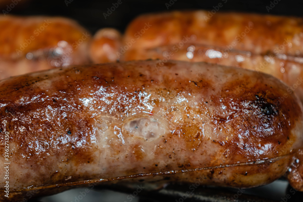 chorizo típico de argentina hecho a fuego a las brasas y parrilla ...
