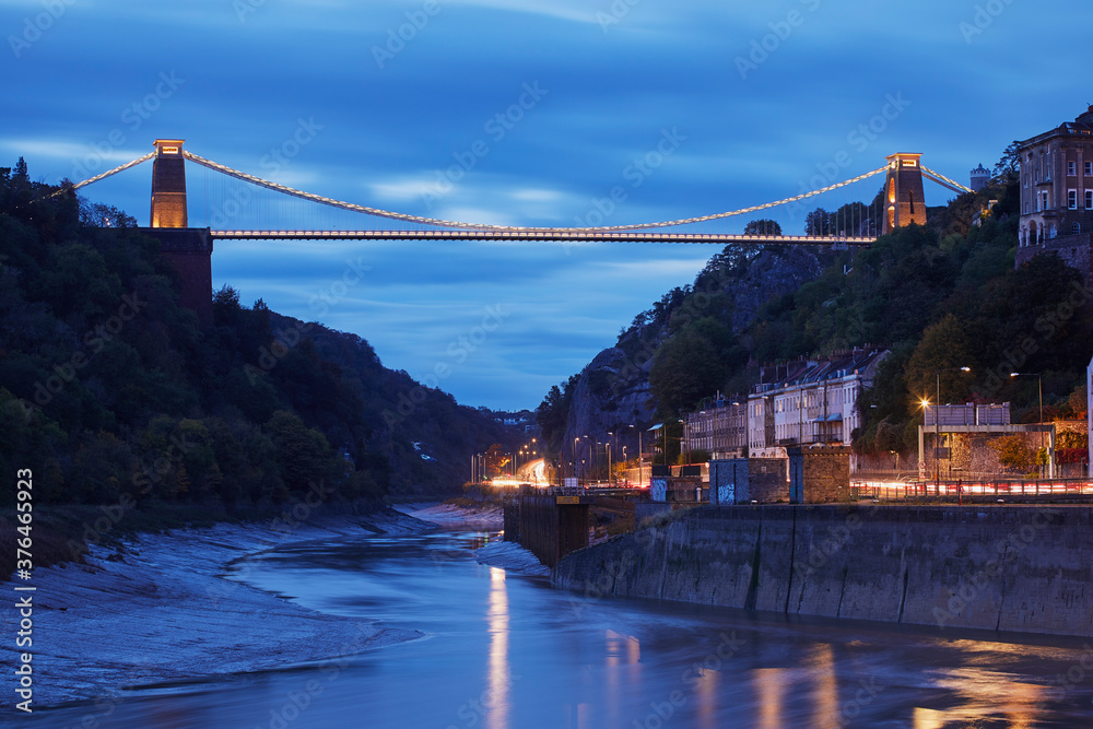Dusk over the 19th century Clifton Suspension Bridge, spanning the Avon ...