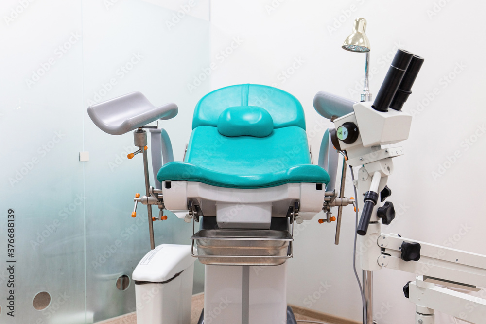 Foto de gynecologist's office in which there is a blue gynecological ...
