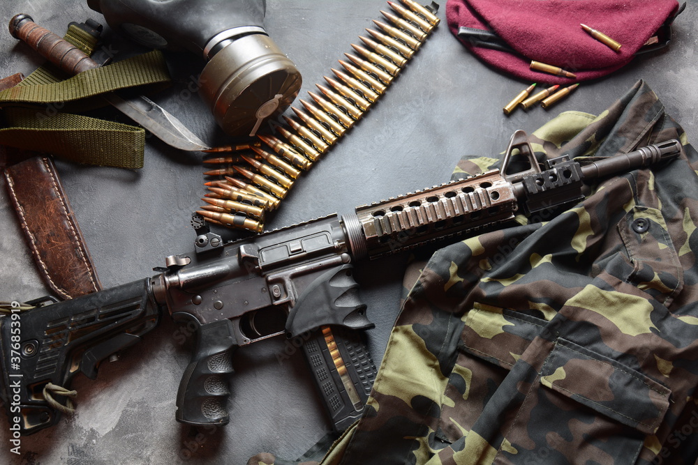 Foto de Assault rifle (M4A1) with ammunition on camouflage uniform,and ...