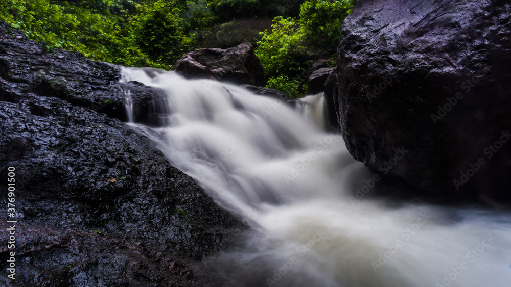 Foto de long exposure of waterfall. Khuneshwar Mahadev waterfall also ...