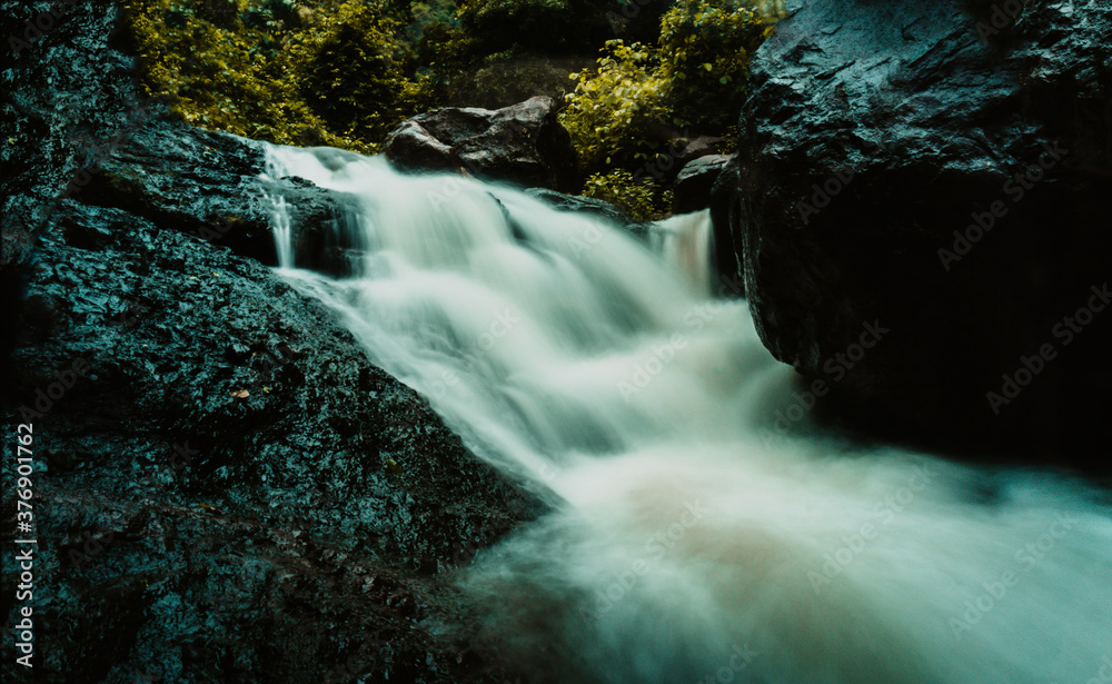 Foto de long exposure of waterfall. Khuneshwar Mahadev waterfall also ...