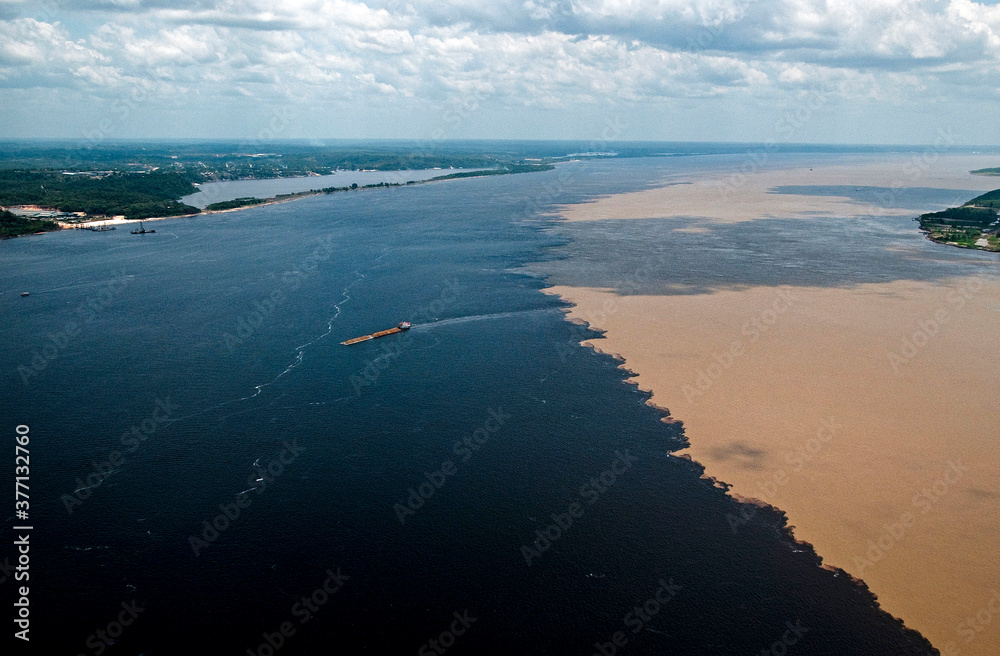 Vista aerea do Encontro das Águas, fenômeno que acontece na confluência ...