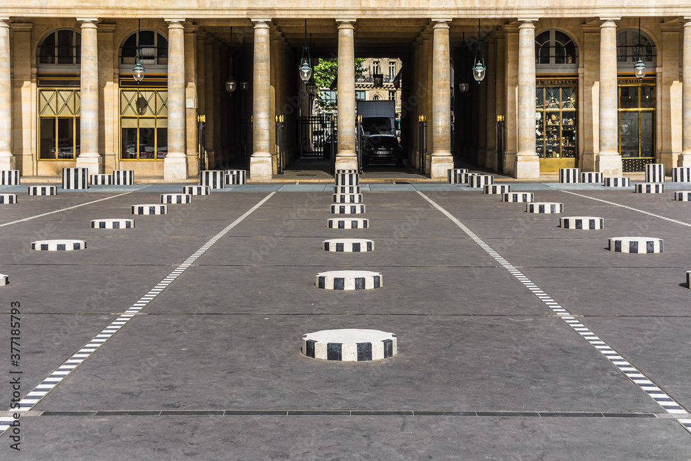 Columns Buren (The Colonnes de Buren, 1985): 260 black and white ...