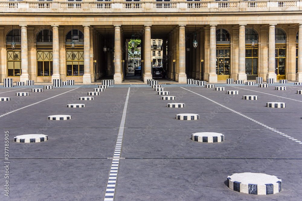 Columns Buren (The Colonnes de Buren, 1985): 260 black and white ...