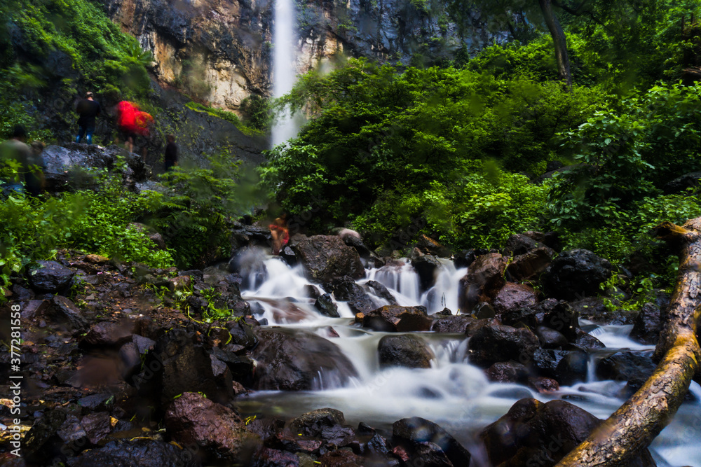 Foto de long exposure of waterfall. Khuneshwar Mahadev waterfall also ...