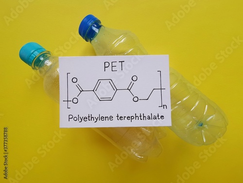 Structural chemical formula of polyethylene terephthalate molecule with ...