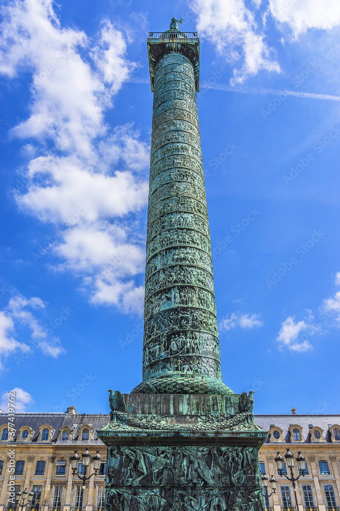 Vendome column with statue of Napoleon Bonaparte, on the Place Vendome ...