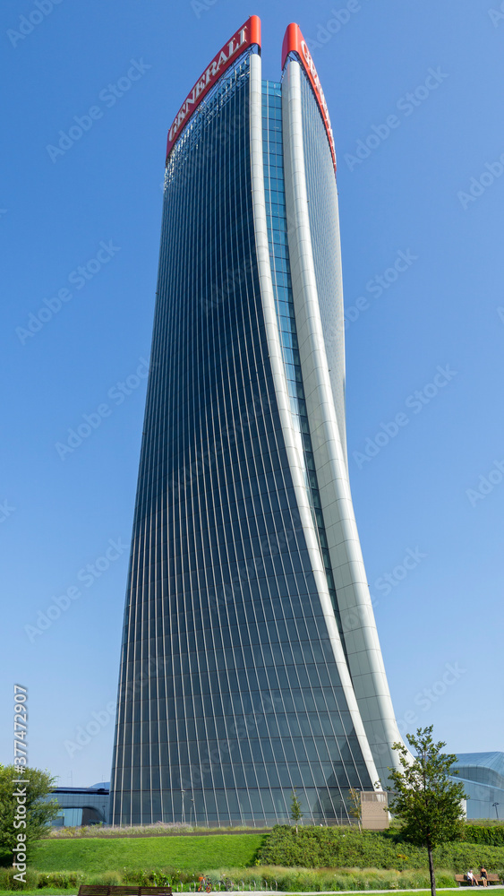 Foto de Milano, Italy. The iconic Generali tower at CityLife district ...