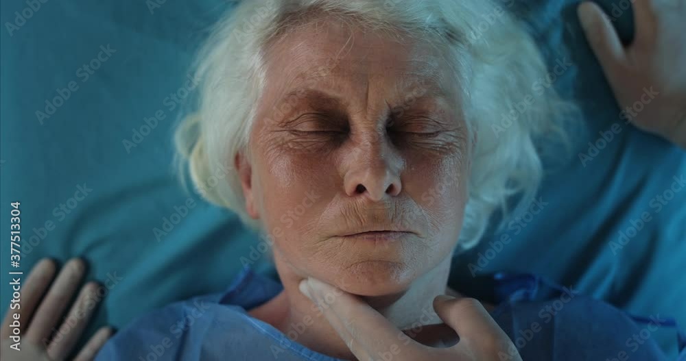 Stockvideo Ill old woman lying on hospital stretcher while paramedic ...