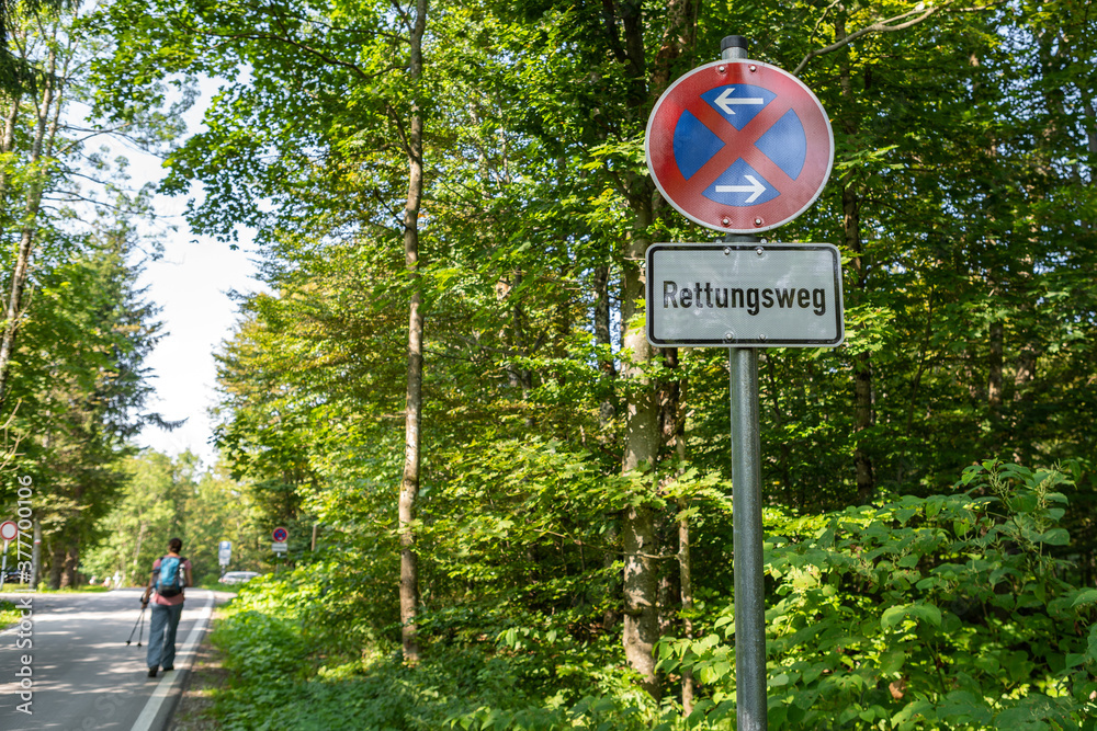Schild, Zeichen, absolutes Halteverbot - Rettungsweg Stock Photo ...
