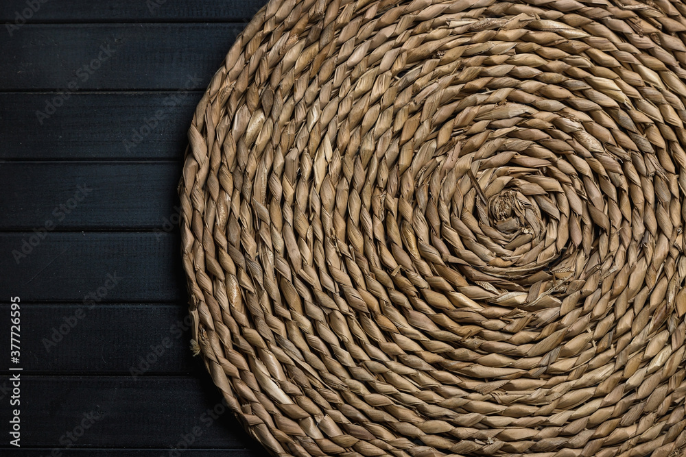 Natural straw table Mat round wicker, Central spiral, on a table made ...