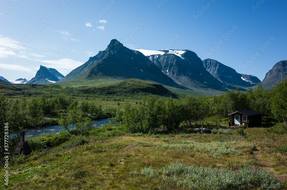 Majestic Swedish Lapland landscape. Mountains Siehtagas and Nallo view ...