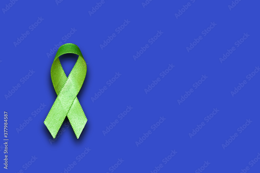 World mental health day concept. Green awareness ribbon and brain ...