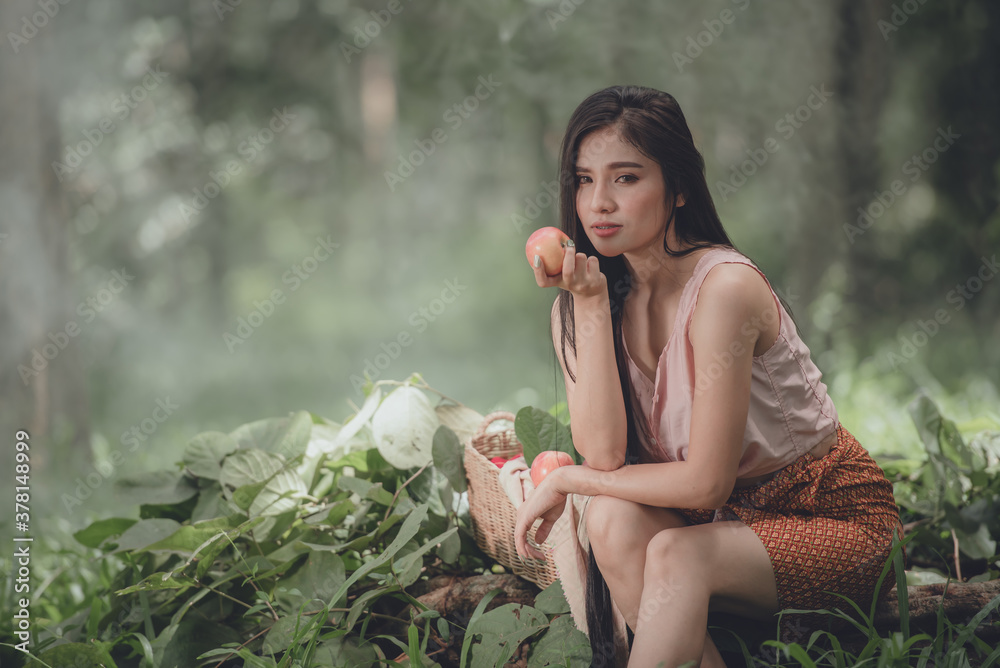 Beautiful Thai Women Wearing The Kakka And Sarong Of Ancient Thai Women