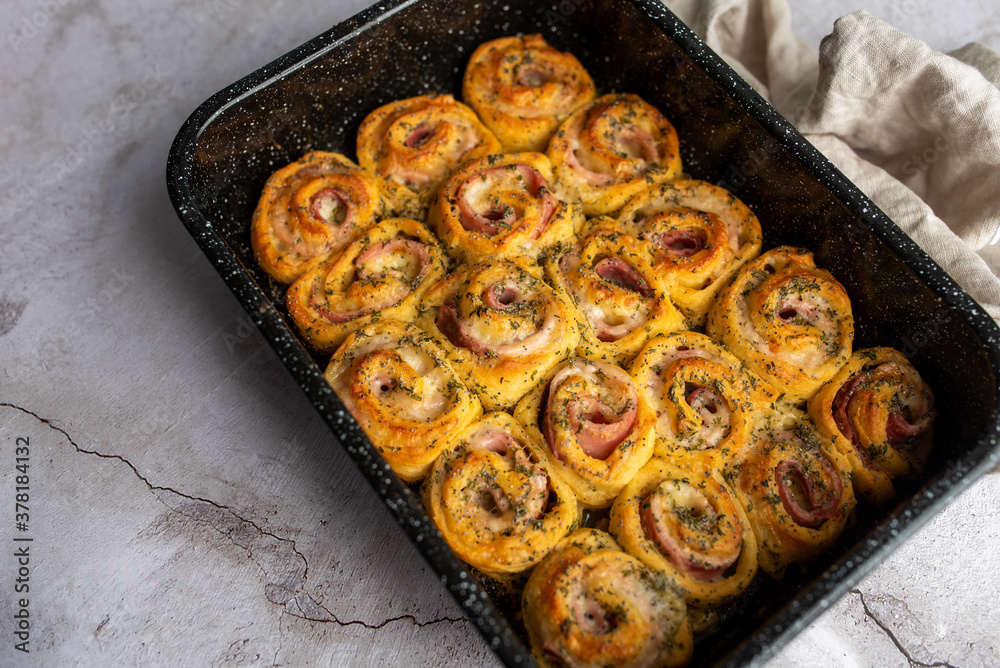 Ham and Swiss roll-ups pinwheels, Puff pastry rolls with ham and cheese ...