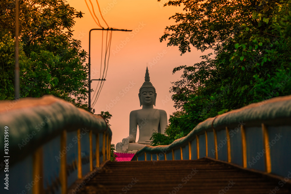 The background of a bridge or a walkway to admire the mountain scenery ...