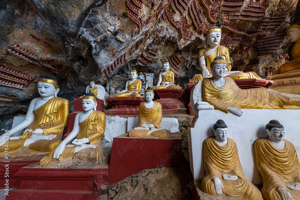 Myanmar, Kayin State, Hpa-an, Buddha statues inside Kawgun Cave Stock ...