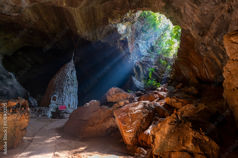 Myanmar, Kayin State, Hpa-an, Sun rays shining inside Saddan Cave Stock ...