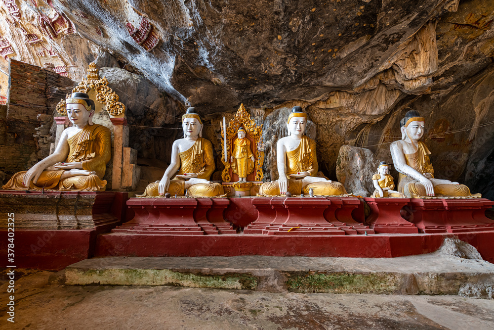 Myanmar, Kayin State, Hpa-an, Buddha statues inside Kawgun Cave Stock ...