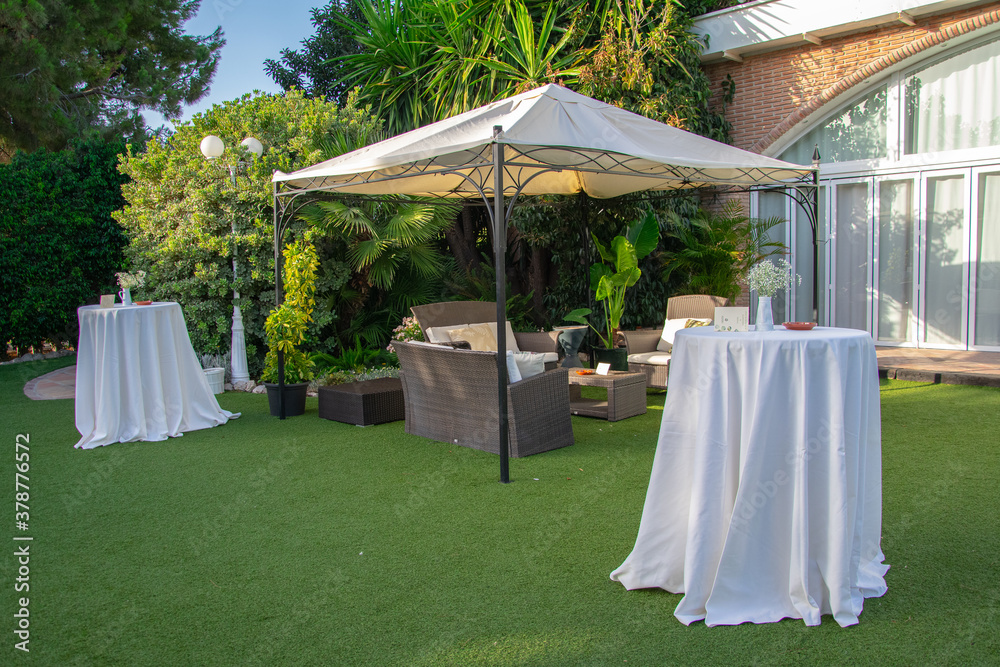Gran espacio verde en la naturaleza para celebraciones, bodas y eventos ...