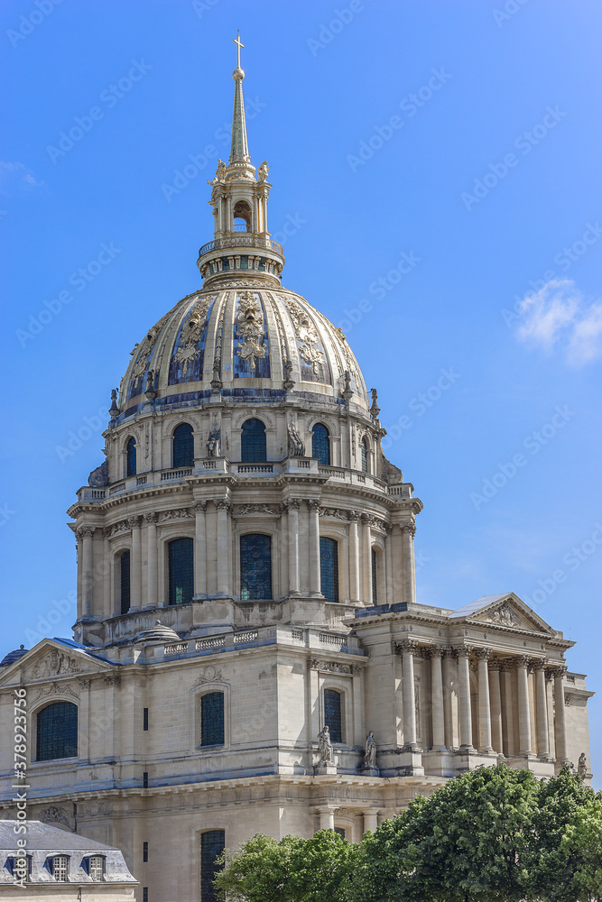 Chapel of Saint-Louis-des-Invalides (1679) in Paris. Les Invalides ...