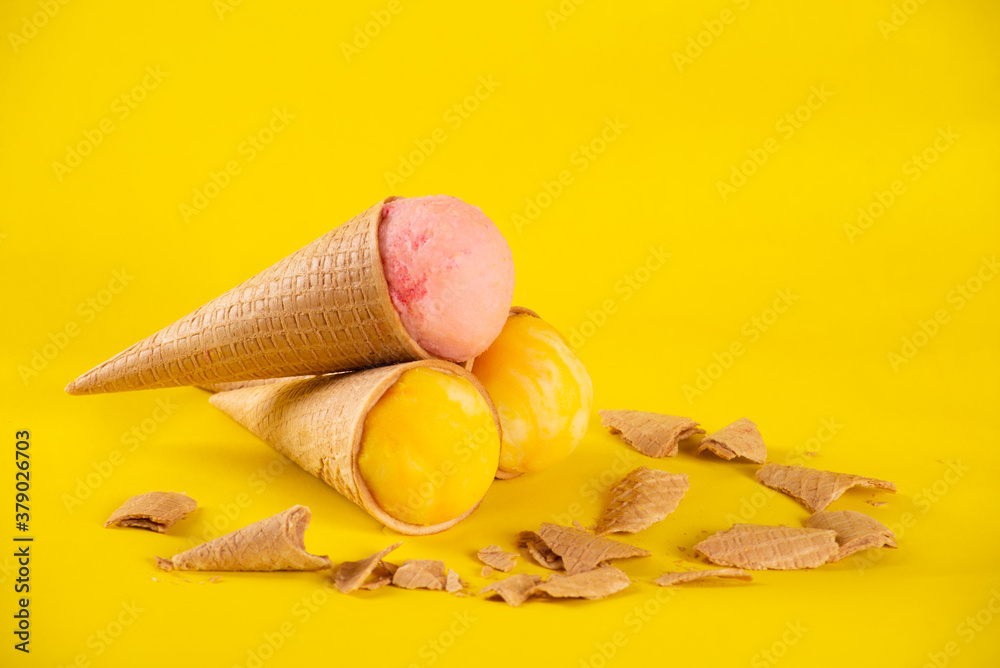 Tres helados de barquillos con fondo amarillo Stock Photo | Adobe Stock