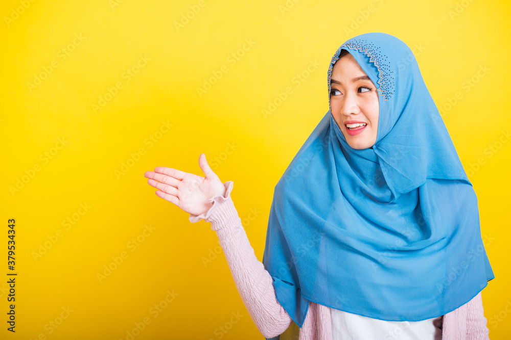Asian Muslim Arab, Portrait of happy beautiful young woman Islam ...