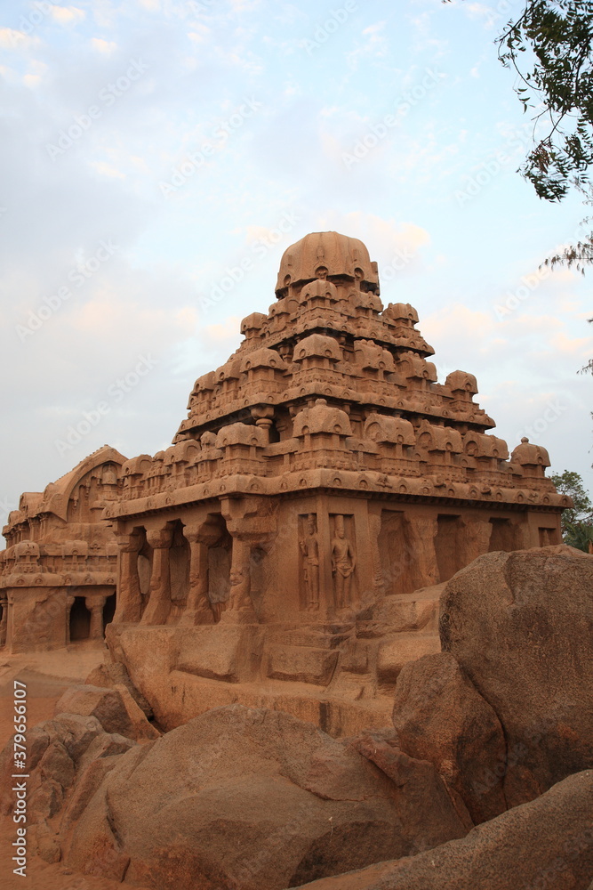 Foto de View of Ancient Monolithic temples Five Rathas (Indian: Pancha ...