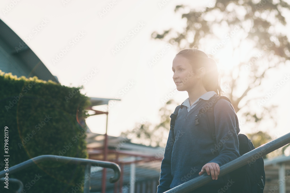 Foto de grade 8 teen girl at high school in Australia, with afternoon ...